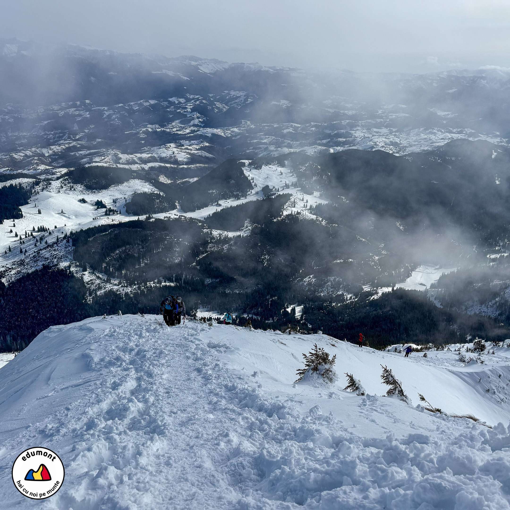 Poze din tura de iarnă pe vârful La Om în Piatra Craiului 25 ianuarie ...